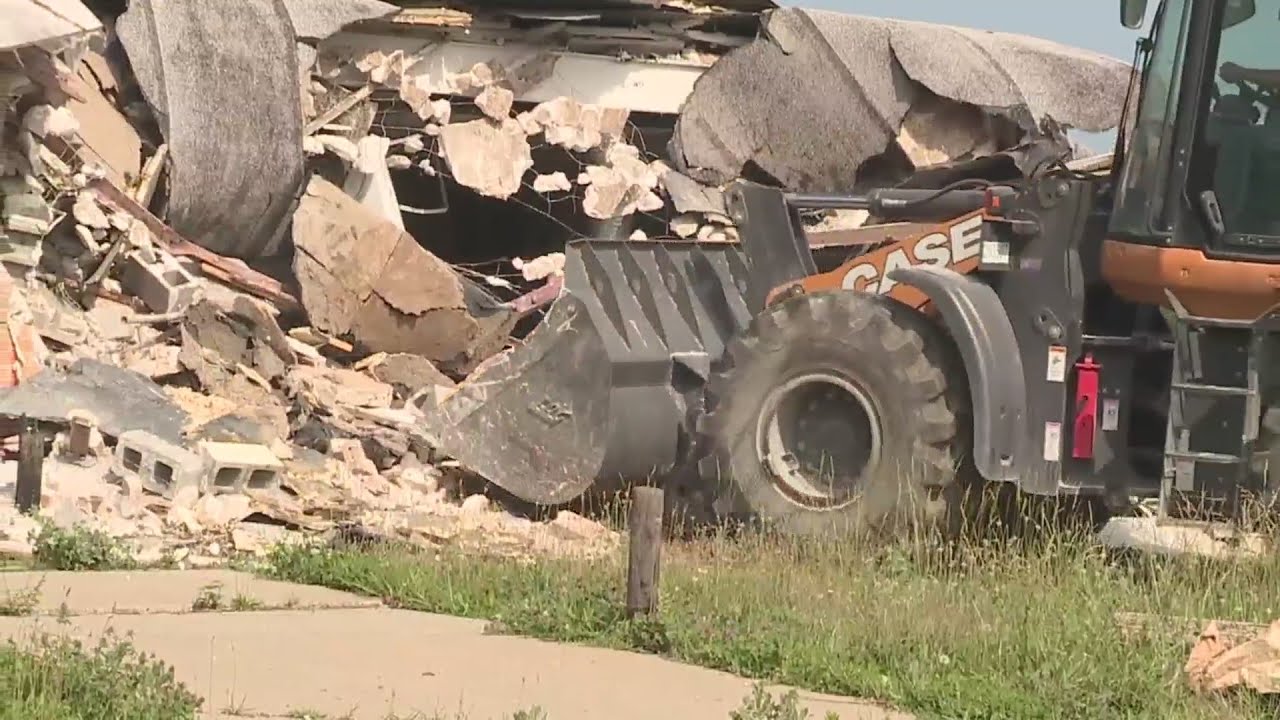 Demolition on Symington Elementary School begins - YouTube