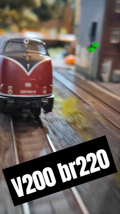 V200 br220 mit Mitteleinstiegswagen und Hasenkasten. #modelleisenbahn #v200 #br220 #modellbahn ...