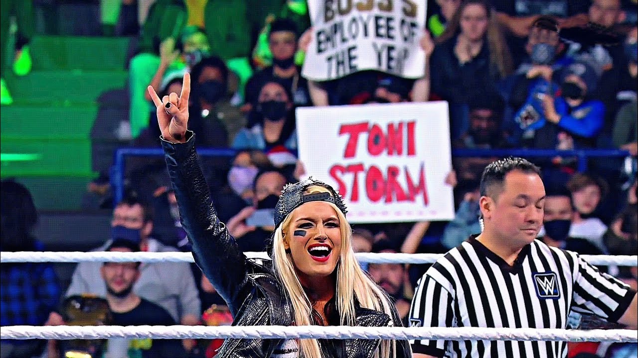 Toni Storm Last Entrance in WWE: SmackDown, Dec. 24, 2021 - YouTube