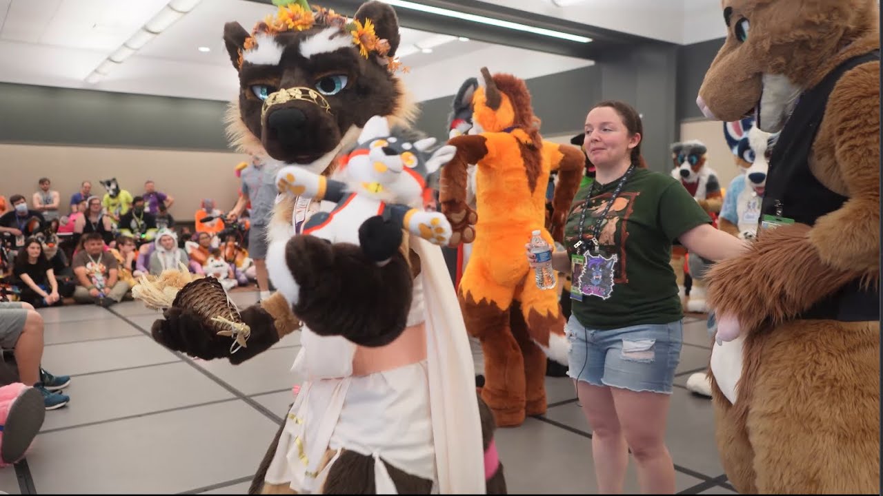 Fursuiting 101 with Gale Frostbane | Anthrocon 2023 - YouTube