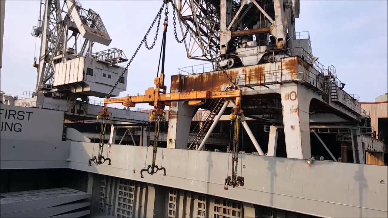 LOADING OF STEEL PLATE AT JAPAN PORT - YouTube