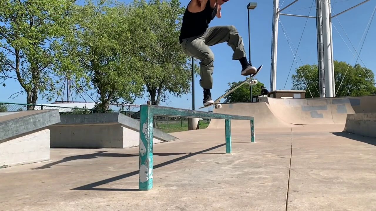 How to FRONTSIDE BLUNTSLIDE - YouTube
