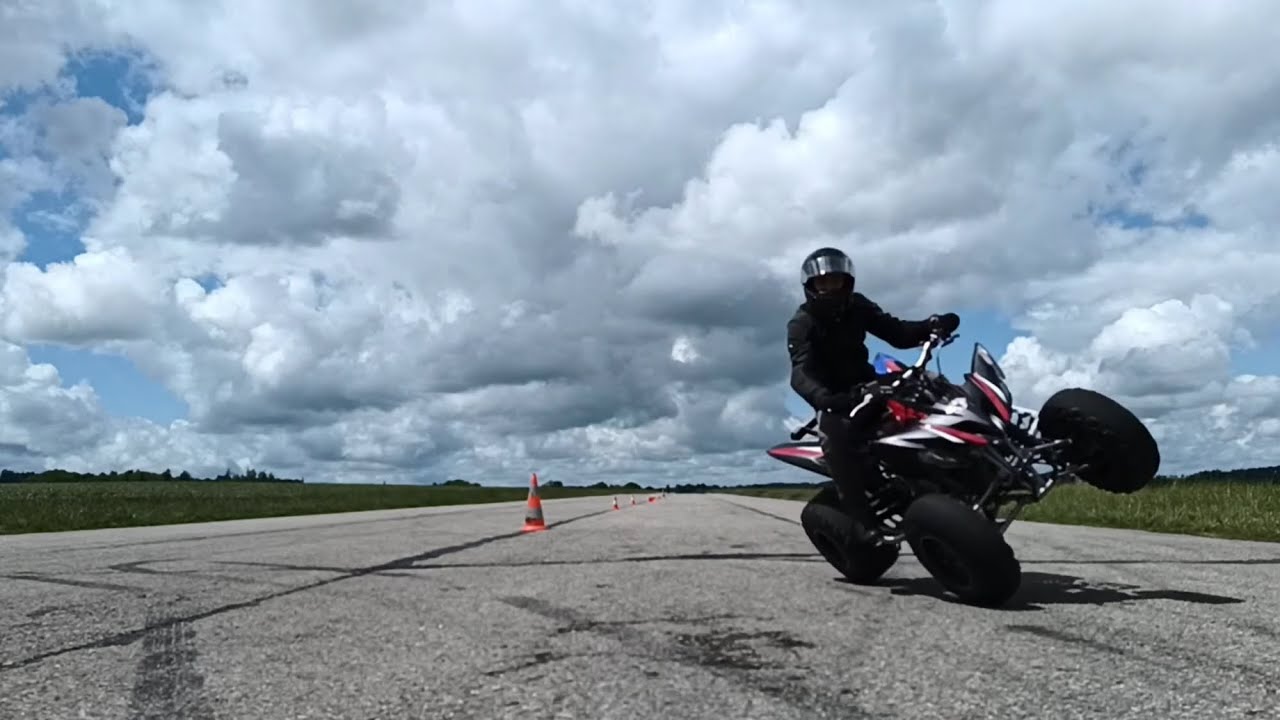 Yamaha yfz 250 wheelie and stunt riding training with Crazy Day agency ...