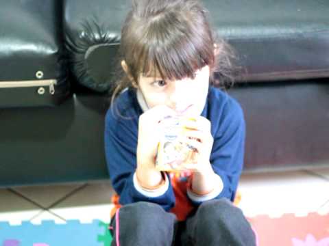 Sara Huth lendo "as arvores sao bonitas" 2012 4 anos - YouTube