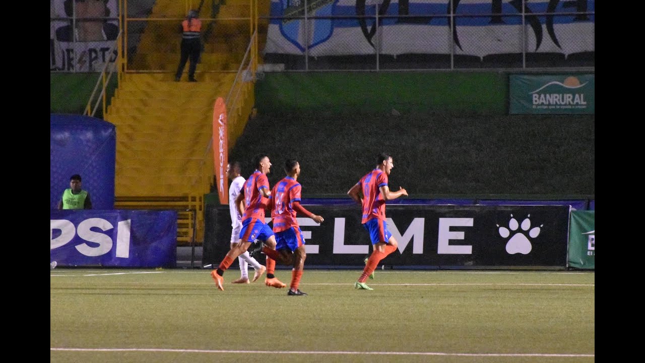 Clásico 331: gol de José "El Flaco" Martínez ante Comunicaciones - YouTube