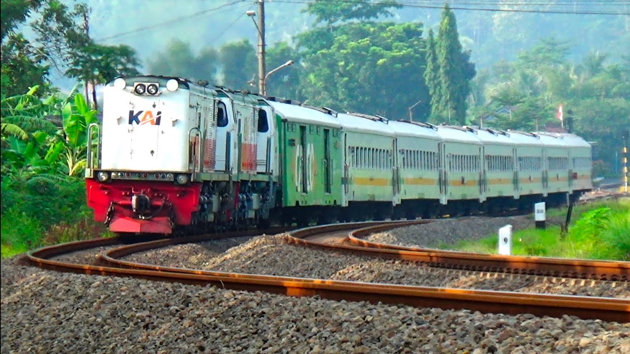 KOMPILASI KERETA API DOUBLE LOKOMOTIF YANG TEREKAM KAMERA SAAT HANTING ...
