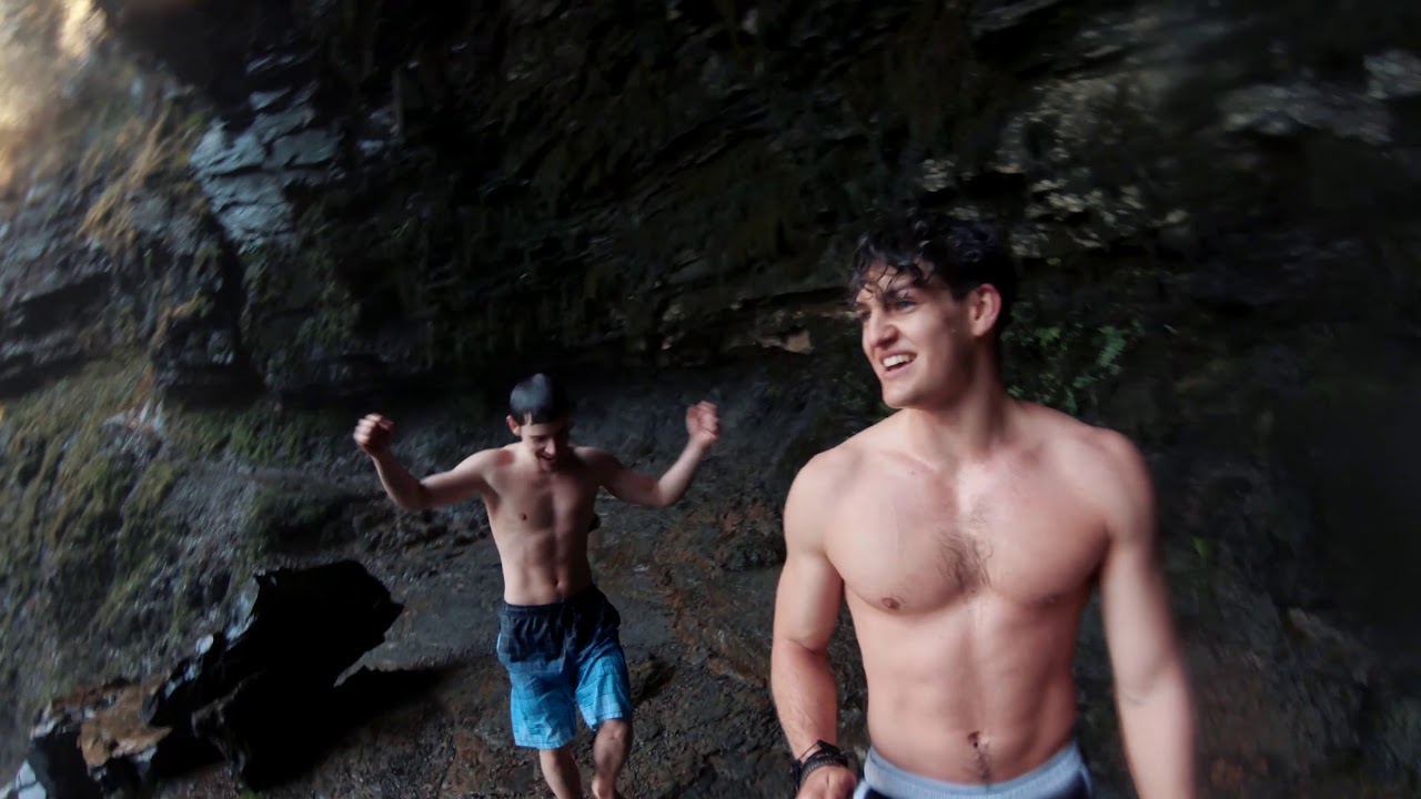 UK Ninja Warrior Liam Ellis freezing his nuts off - YouTube