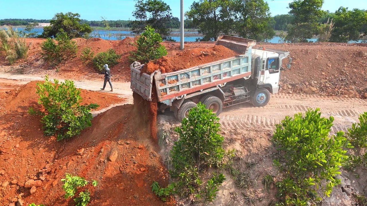 Amazing Dump Truck Working Drive Back Unloading At Slope And Bulldozer ...