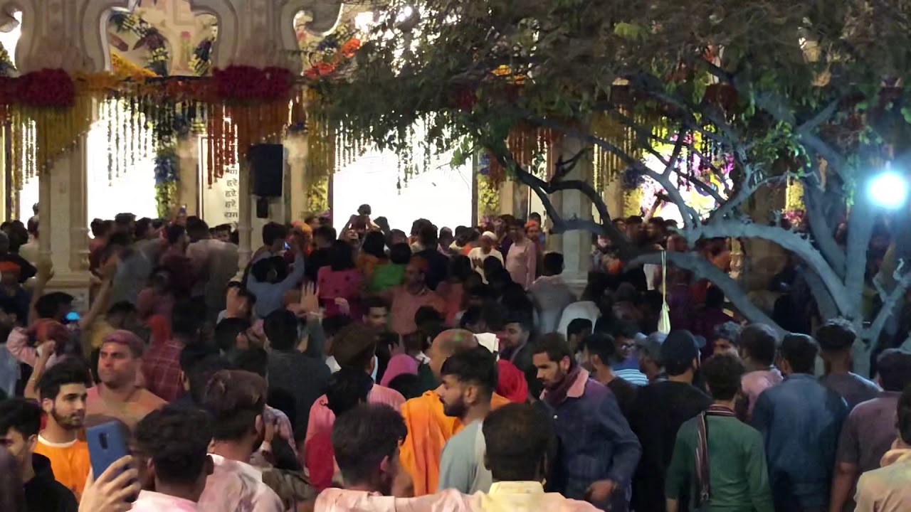 Dance in iscon temple - YouTube