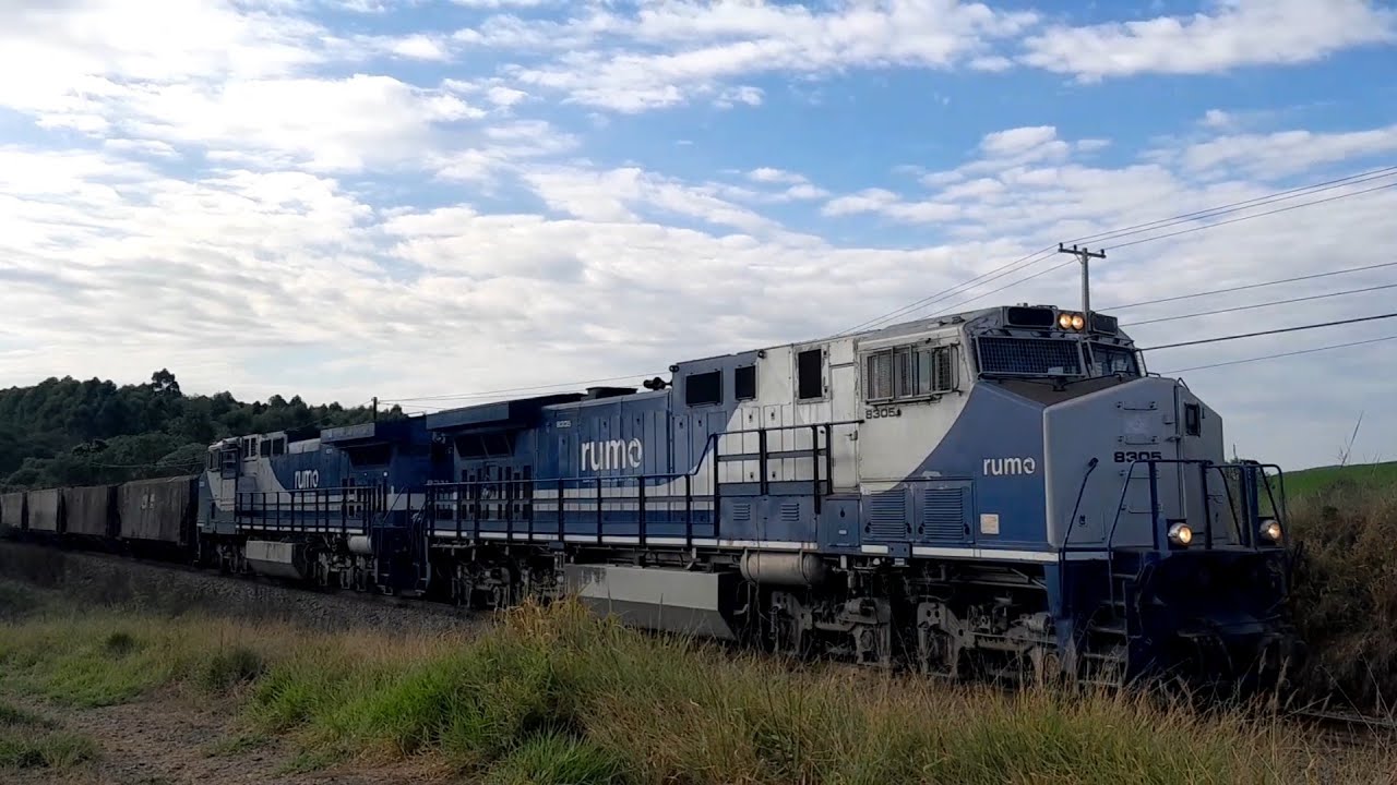 Trem Rumo DUPLA DE DASH-9 passando em ALTA VELOCIDADE no km 403+500 em ...