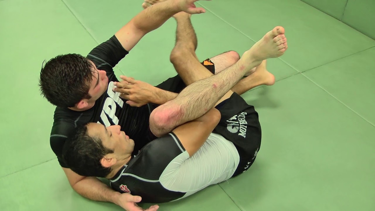 Inverted Half Guard Sweep to Side Choke - YouTube