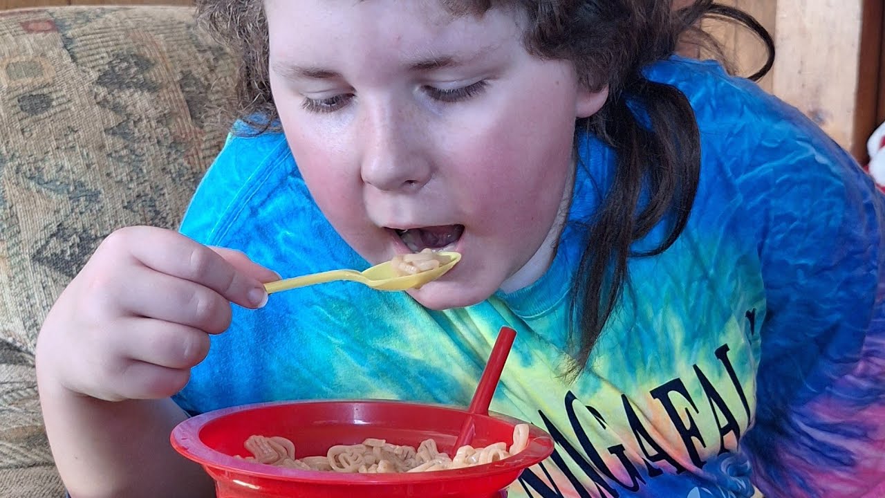 RYAN EATS: SIGN LANGUAGE PASTA - YouTube