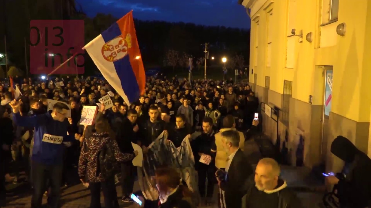 Protest "Protiv dikatature" u Pančevu 6. aprila 2017. - YouTube