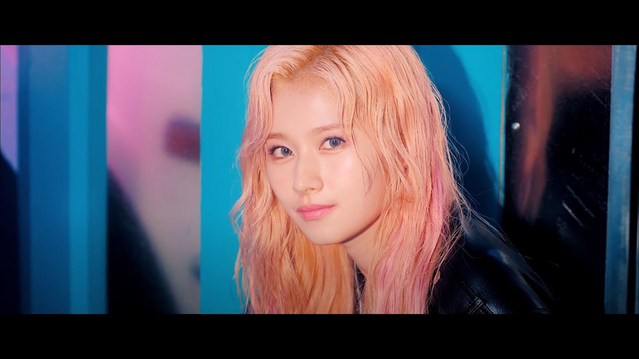 TWICE (트와이스) - Feel Special X IZ*ONE (아이즈원) - Sequence MASHUP - YouTube