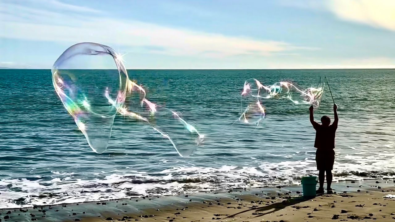 Beautiful Giant & Hypergiant Bubbles at a Protected Beach - YouTube