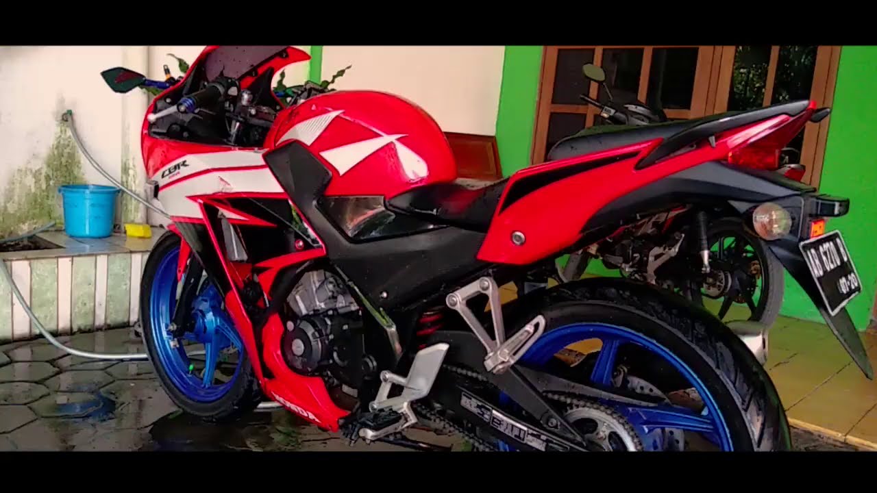 Cinematic CBR 150R K45A - YouTube