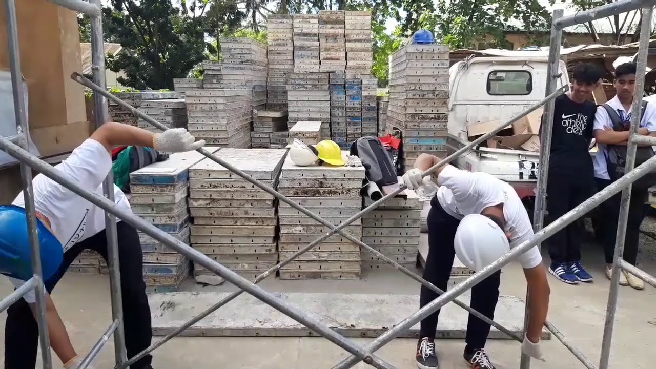 Assembling & Disassembling a metal scaffold - YouTube