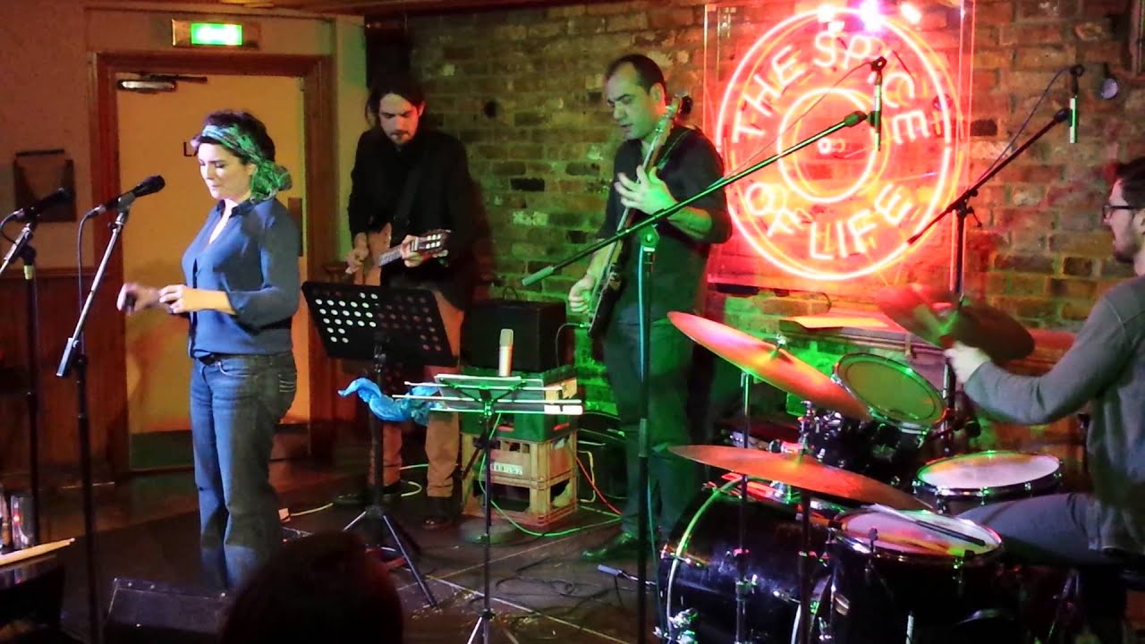 Marta Capponi - Chovenda Na Roseira (The Spice of Life, London 10-12-14 ...