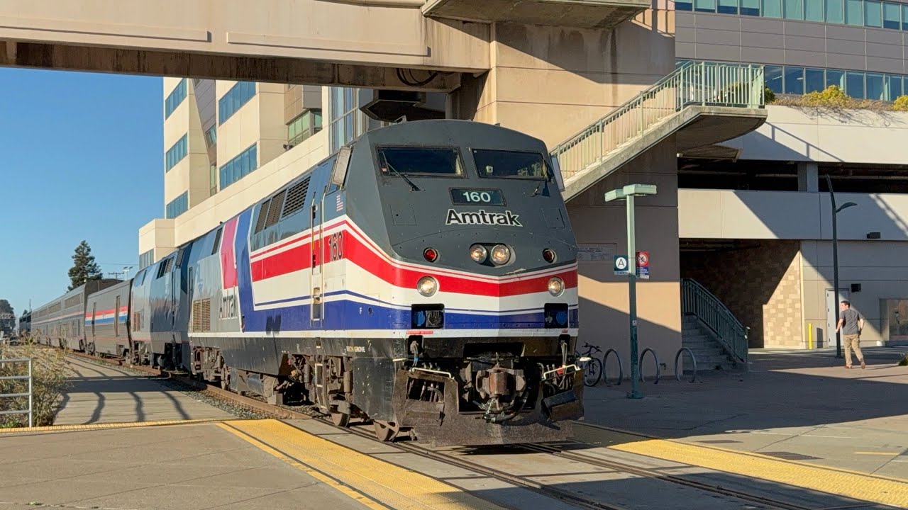 Amtrak Capitol Corridor 736 & Amtrak California Zephyr 5 At Emeryville ...