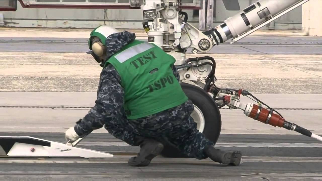 Первое испытание Electromagnetic Aircraft Launch System - YouTube