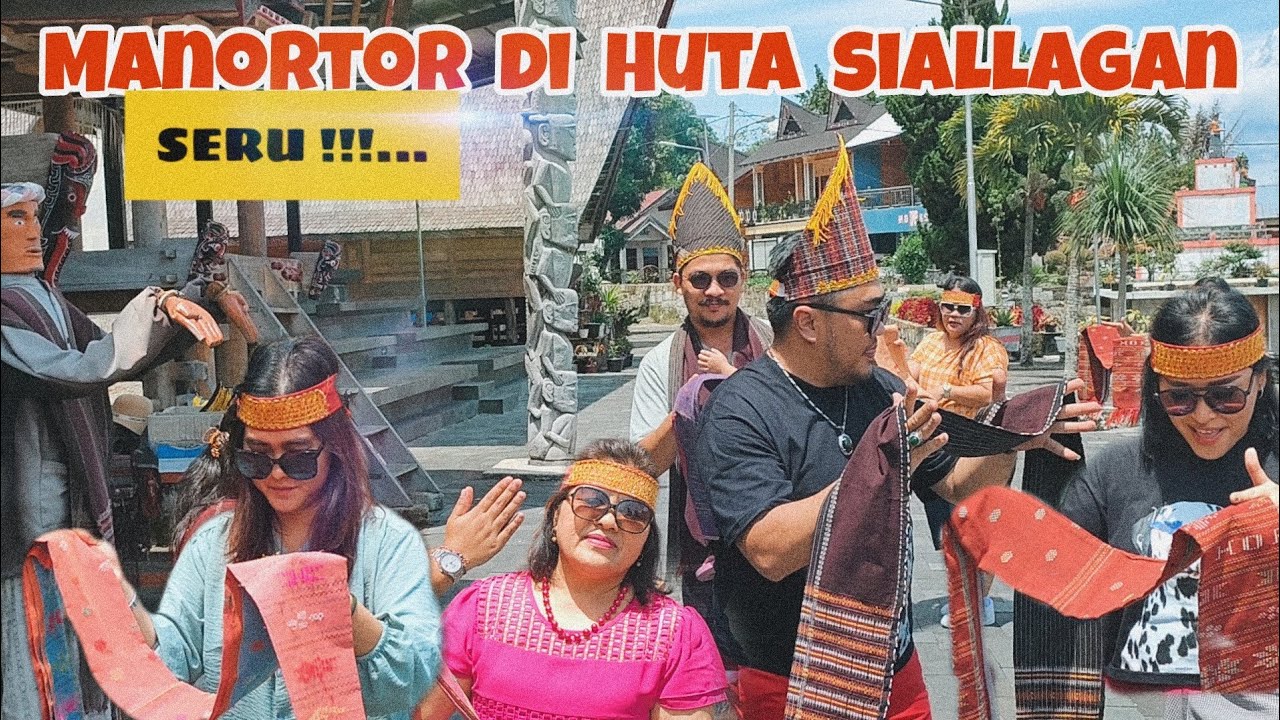 Manortor di Huta Siallagan(Desa Siallagan) di Tepian Danau Toba-Samosir ...