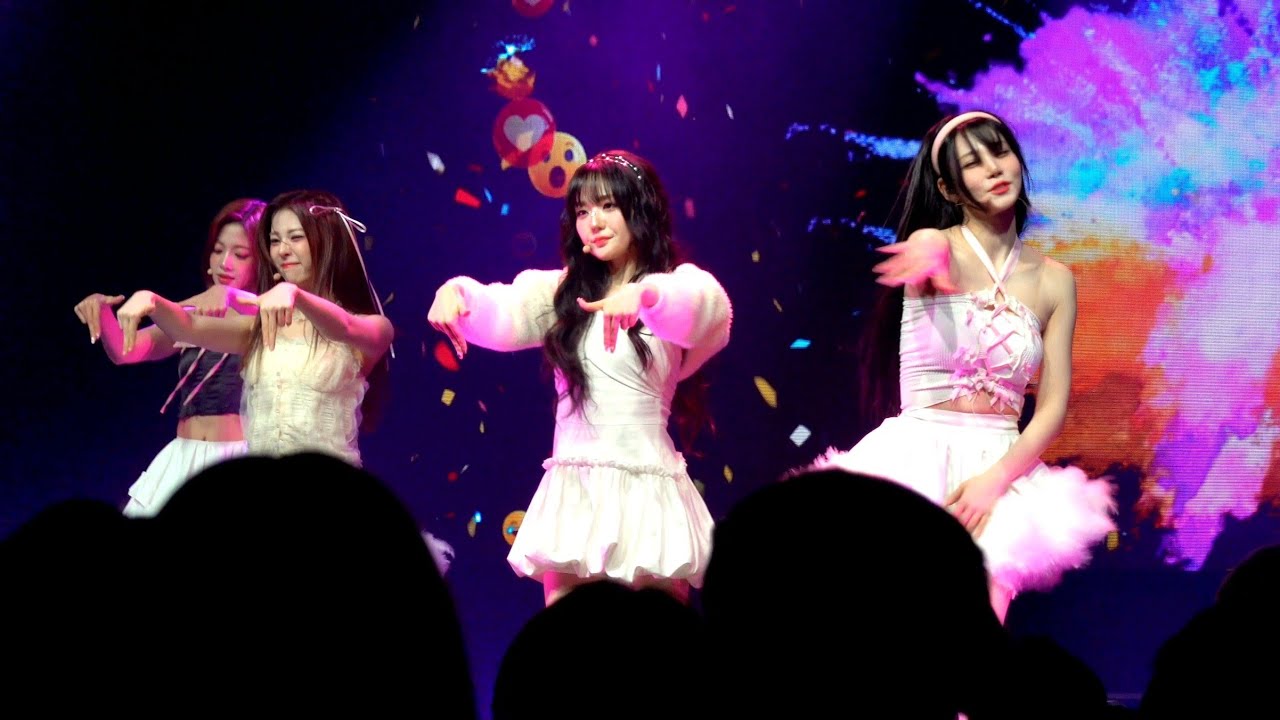 tripleS (트리플에스/トリプルS) in 4K - GENERATION - COME TRUE TOUR : TORONTO ...