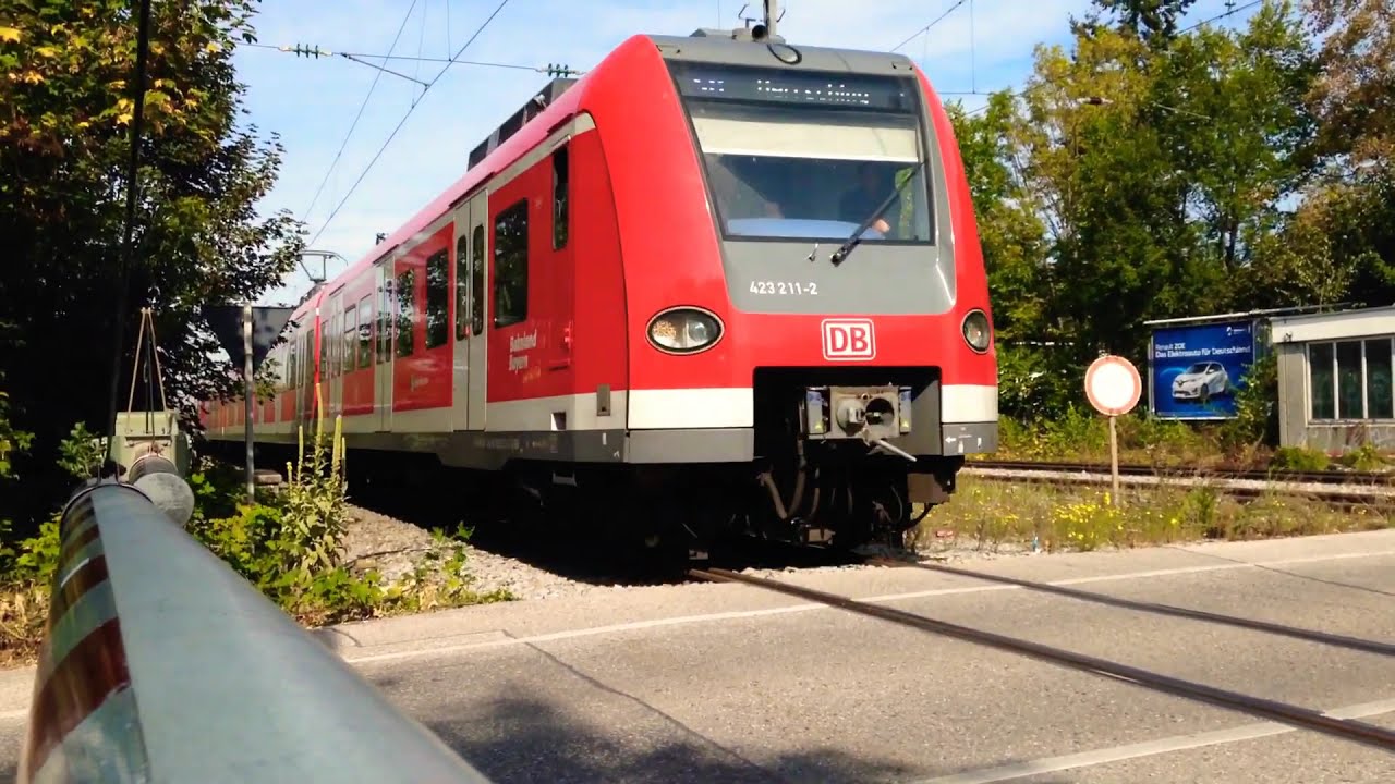 S-Bahn München S8 am Bahnhof Daglfing Richtung Ostbahnhof ...