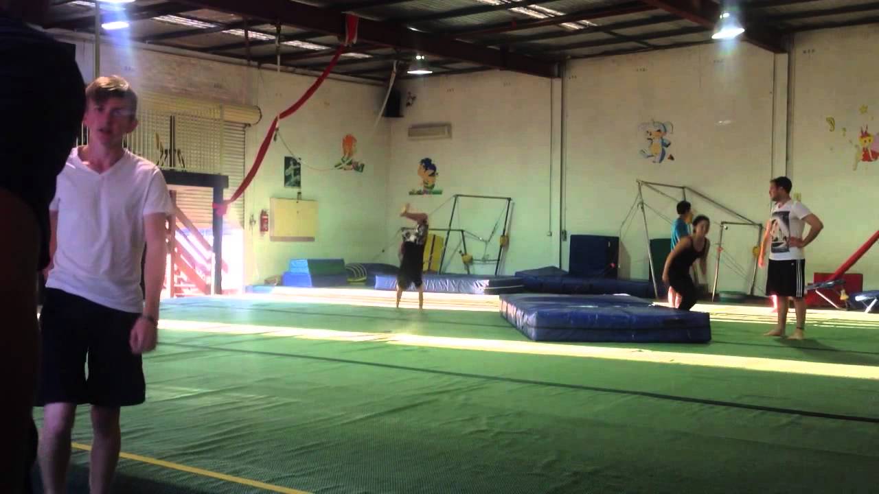 Front sault step out - YouTube