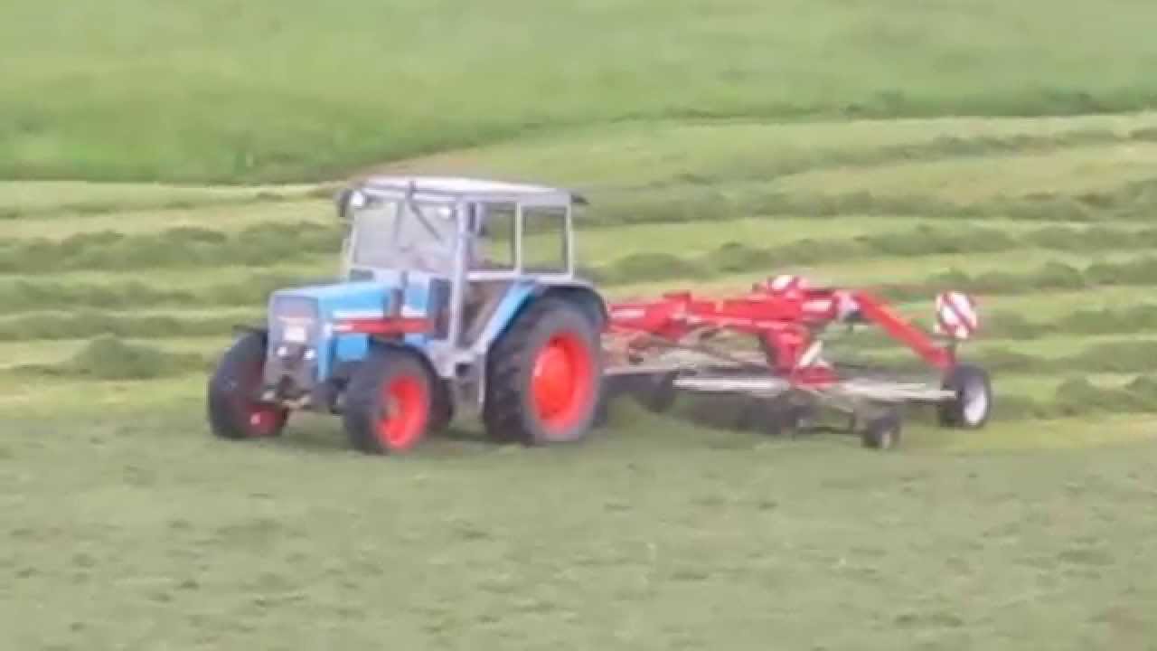 Eicher 3075 mit Doppelschwader - YouTube