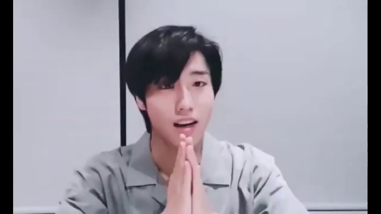 Han Jisung singing 'Happy Birthday' for STAYs - YouTube