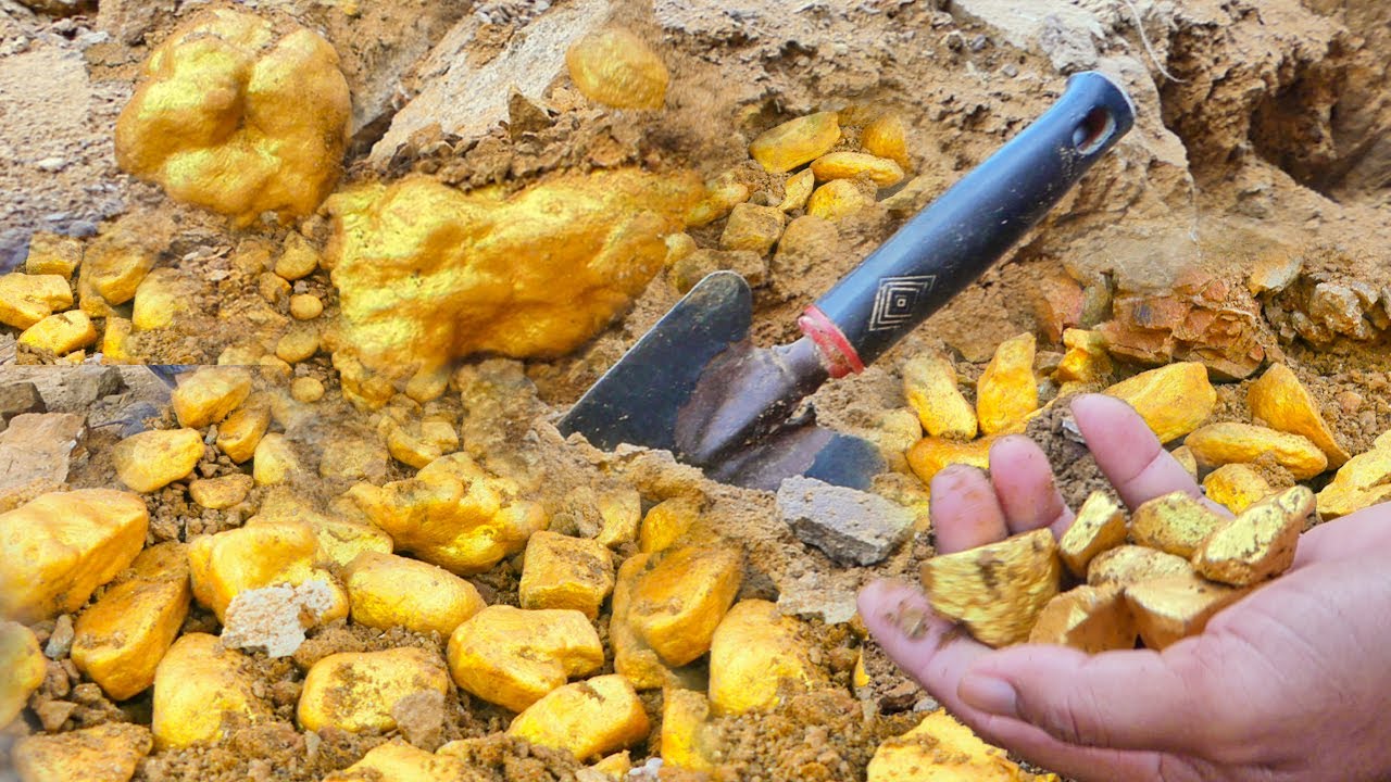 Best New Gold Mine! Digging for Treasure worth millions from Huge ...