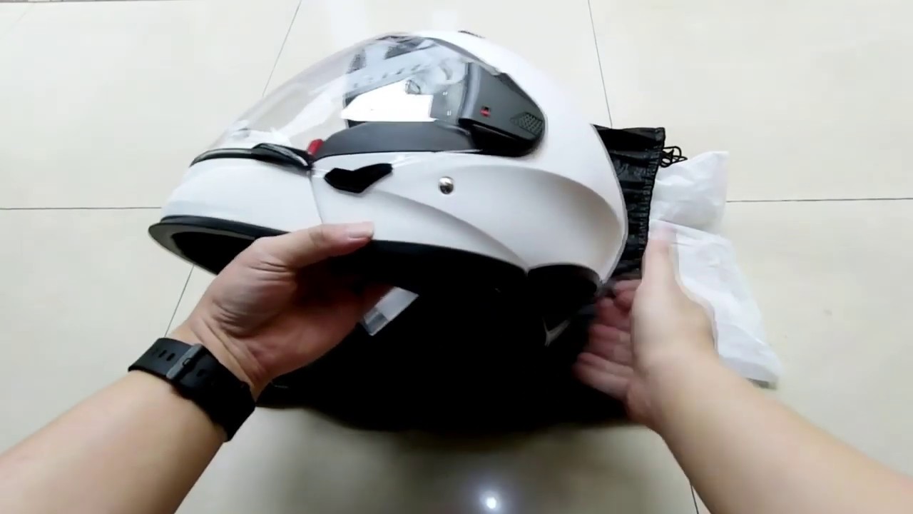 Helm ZEUS 611c PUTIH ( MODULAR ) mirip Nolan - YouTube