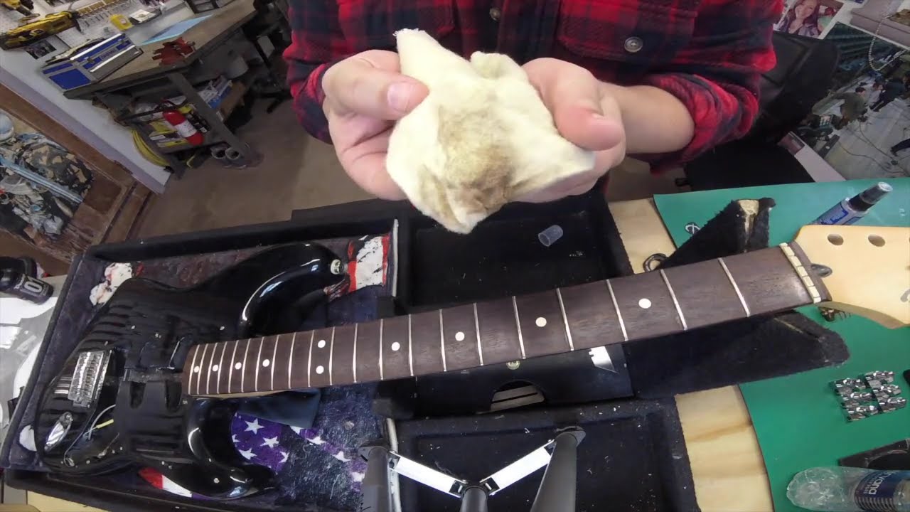 How to re condition a dirty and dry fretboard with dunlop products ...