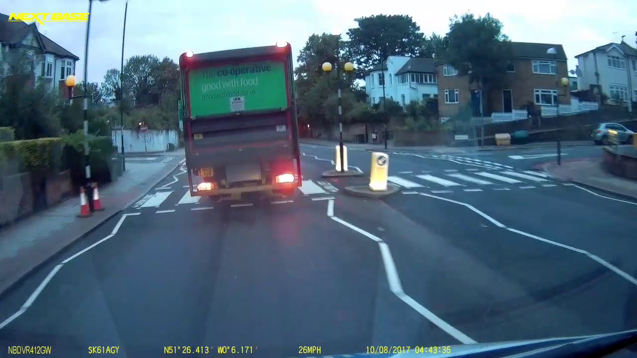 Hgv vs low bridge - YouTube
