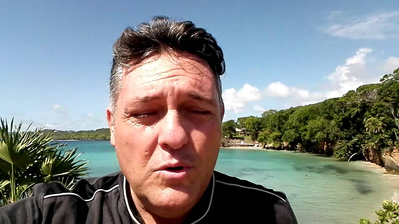 Roatan wellness con Antonio cerrone al media luna - YouTube