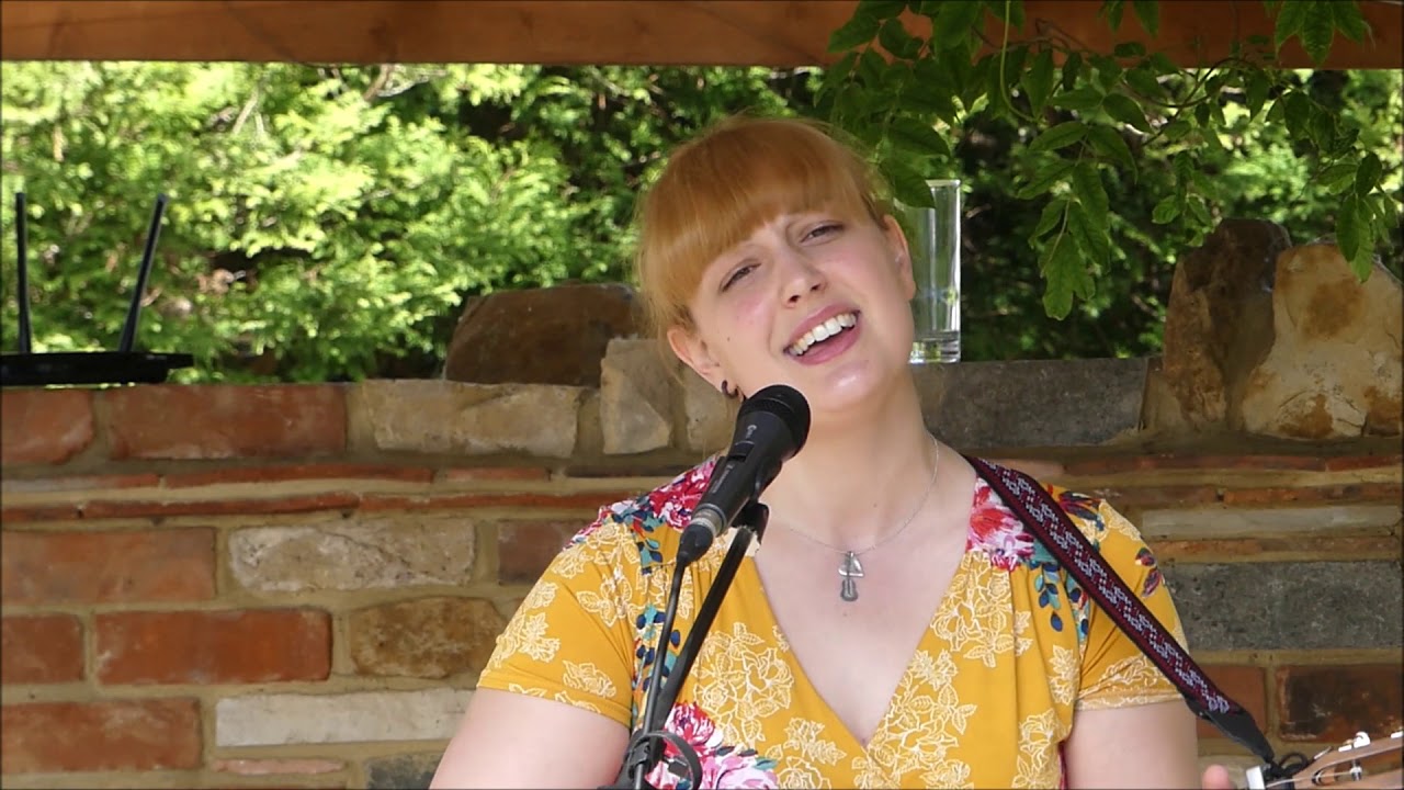 Izzy B Uke at the Sussex Ukulele Festival 2019 - YouTube
