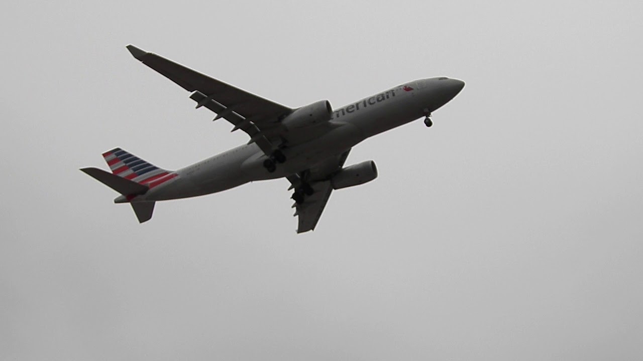 PHL Plane Spotting. American Airbus A330 (winglets) Windy day! - YouTube