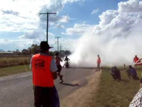 V-ROD burnout - YouTube