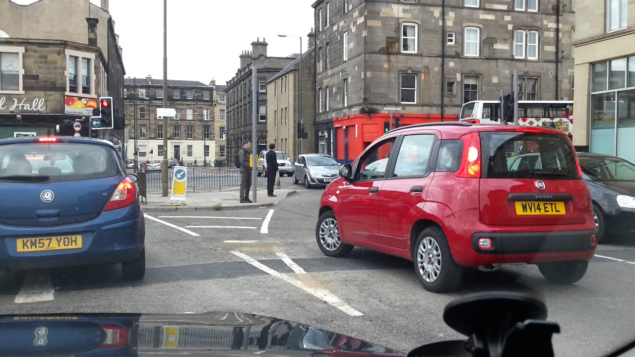 Driving in the wrong lane and parking, Edinburgh - YouTube