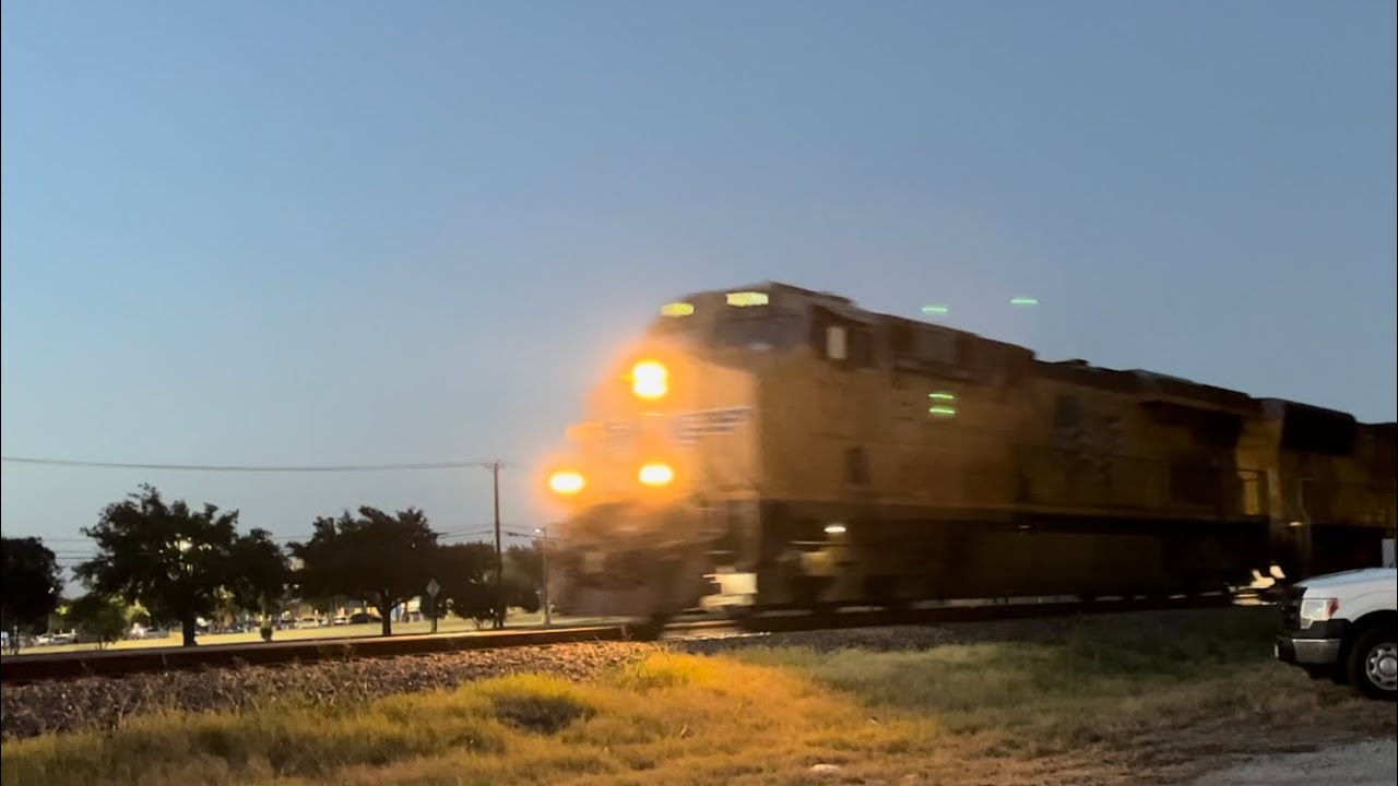 SB UP hopper car train at Round Rock TX - YouTube