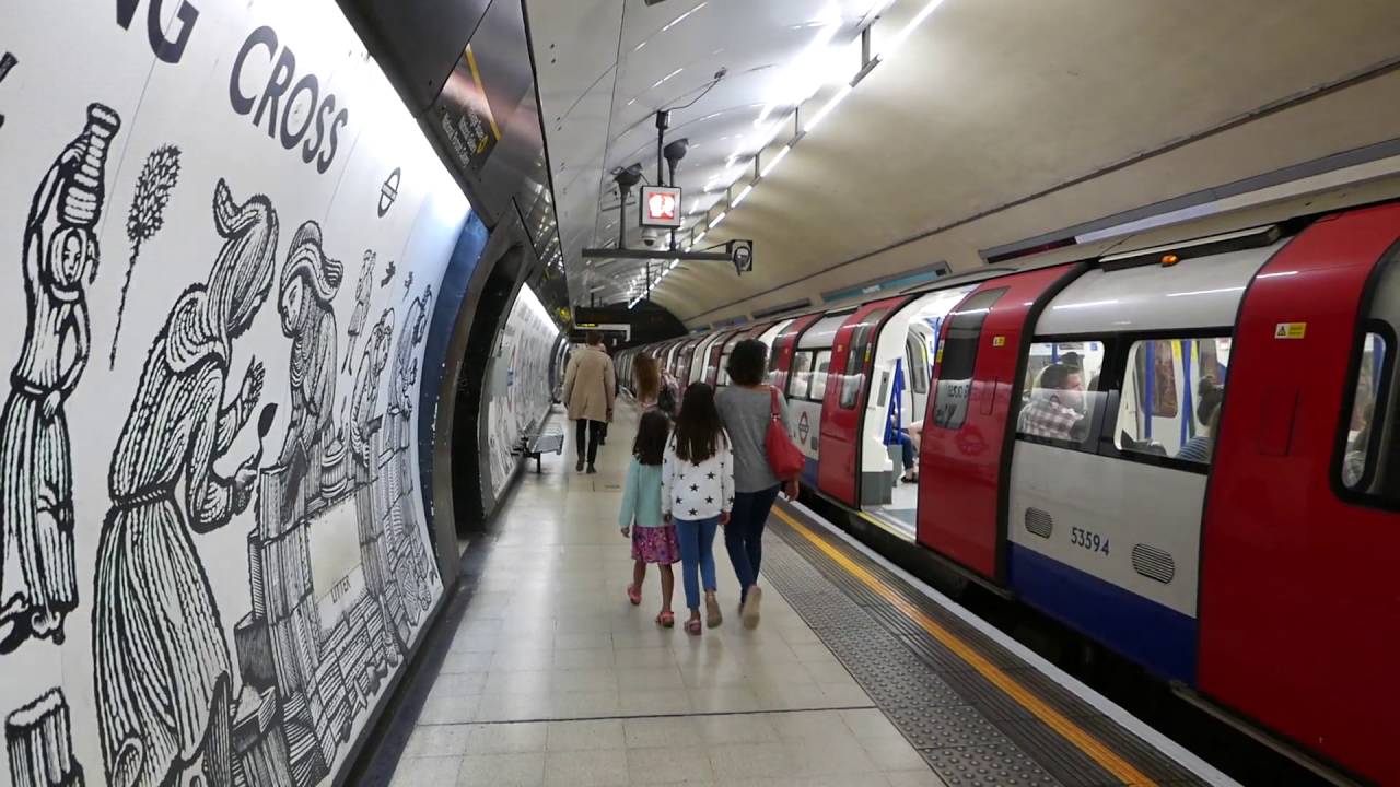London Underground Northern Line 1995 Stock Trains At Charing Cross 2 ...