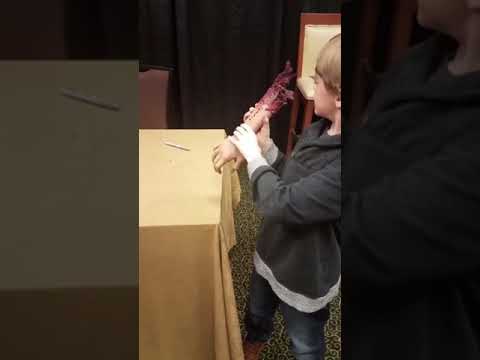 Pennywise gives Georgie his arm back - YouTube