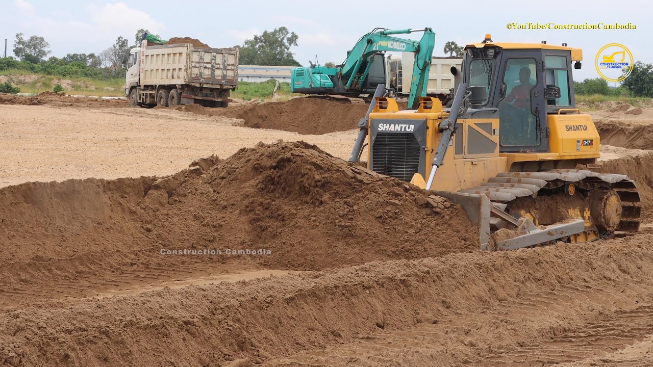 អាប៊ុលរុញខ្សាច់ SHANTUI DH17C2 Dozer Pushing Sand - Bulldozer Cutting ...