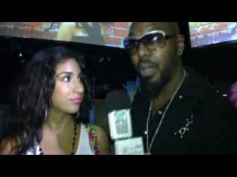 Liana Mendoza and Sleepy Brown at Teen Choice Awards 2TPR Gift Suite