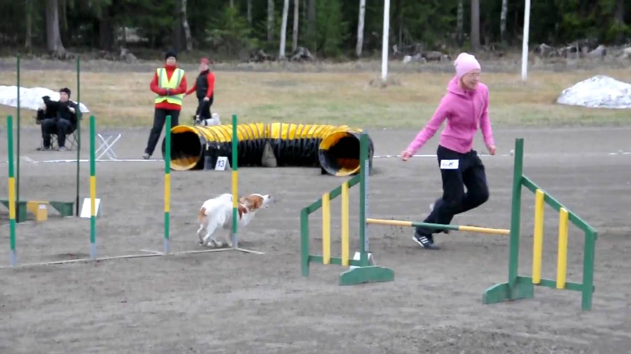 Nora & Aida hyppyrata Seinäjoki 1.5.2010. nolla :) - YouTube