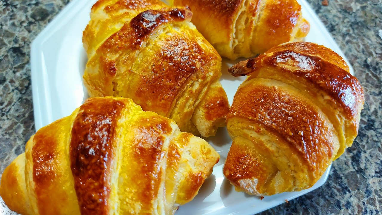 CROISSANT salgado ou doce massa folhada simples e super gostoso - YouTube