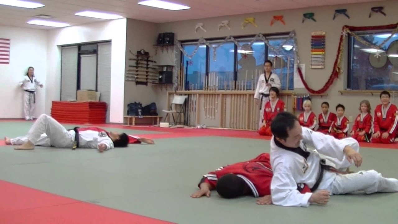 Grandmaster Lee TKD demonstration - YouTube