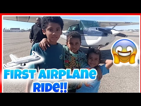 OUR FIRST AIRPLANE RIDE!! #airplane #flying #airport - YouTube