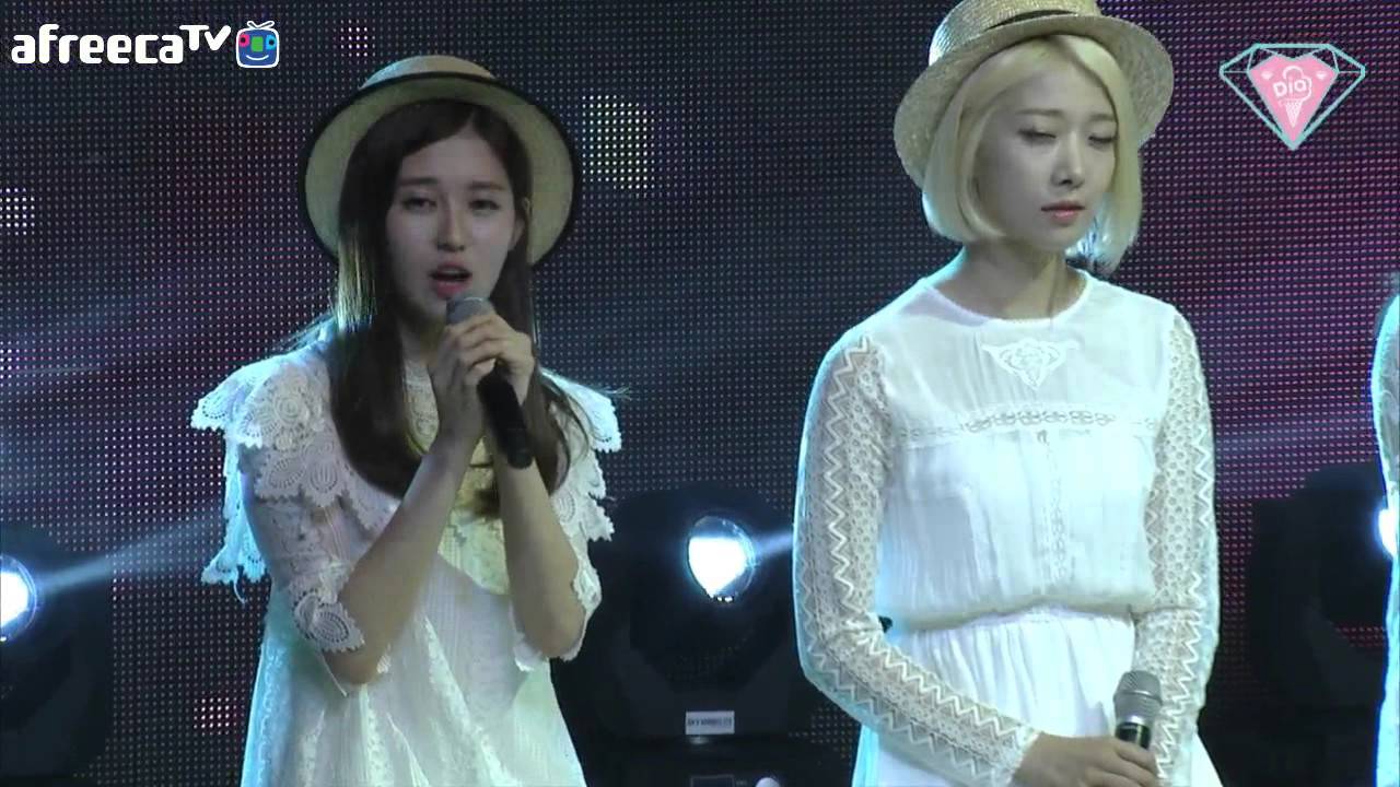 150914 DIA Debut Showcase DIA(다이아) - Wanna Music(음악 들을래) - YouTube