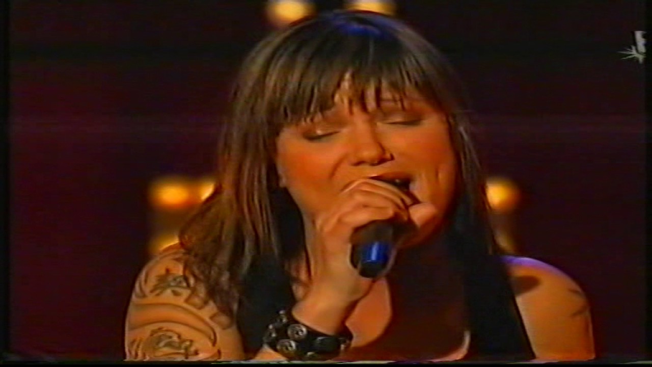 Sara Löfgren - Lite Kär - YouTube